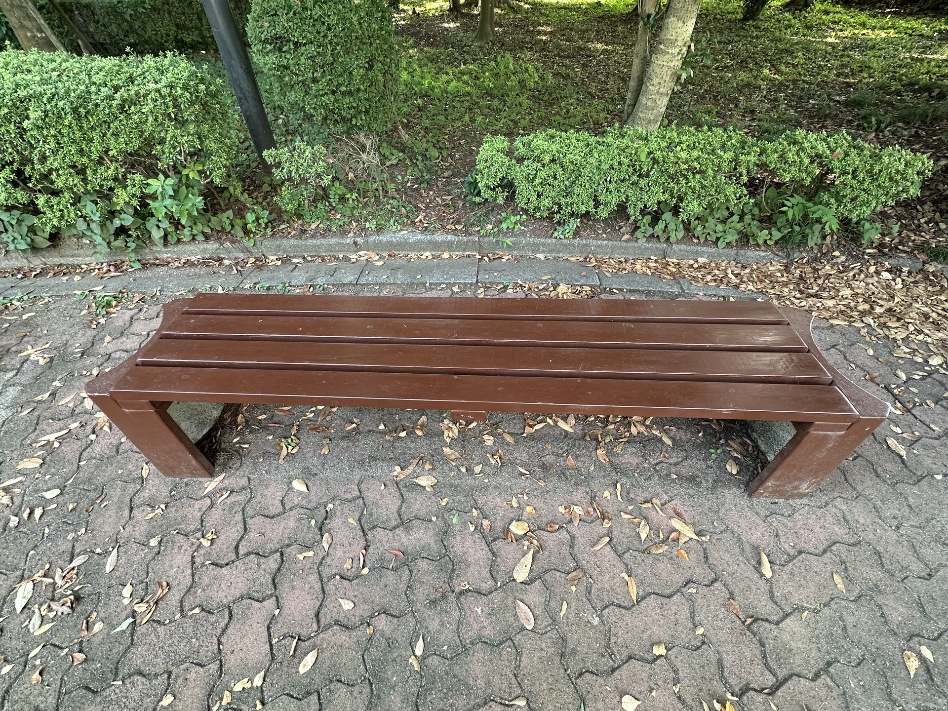 頑丈なベンチ: 里山のキジオ