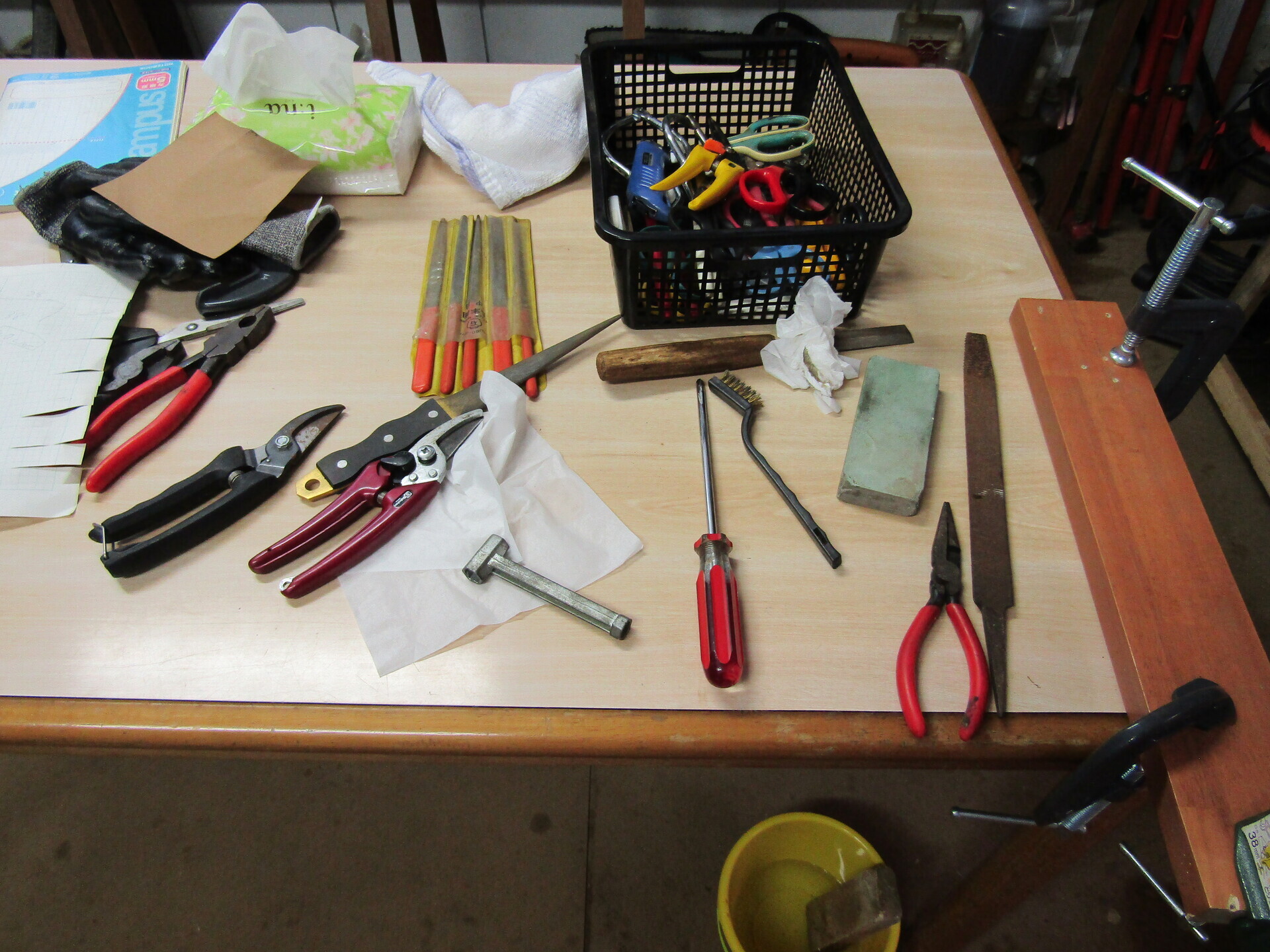 ハサミを研ぐ: 里山のキジオ