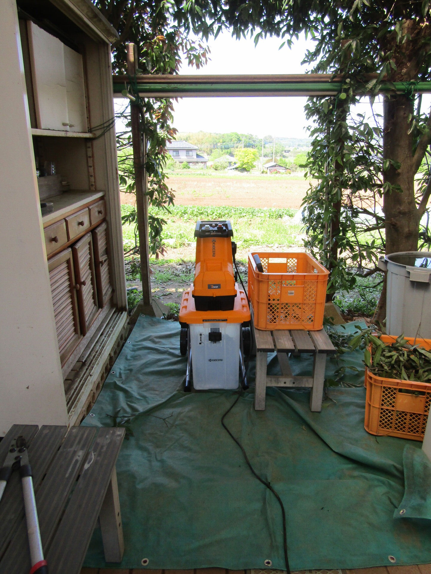 暑いときの作業場: 里山のキジオ